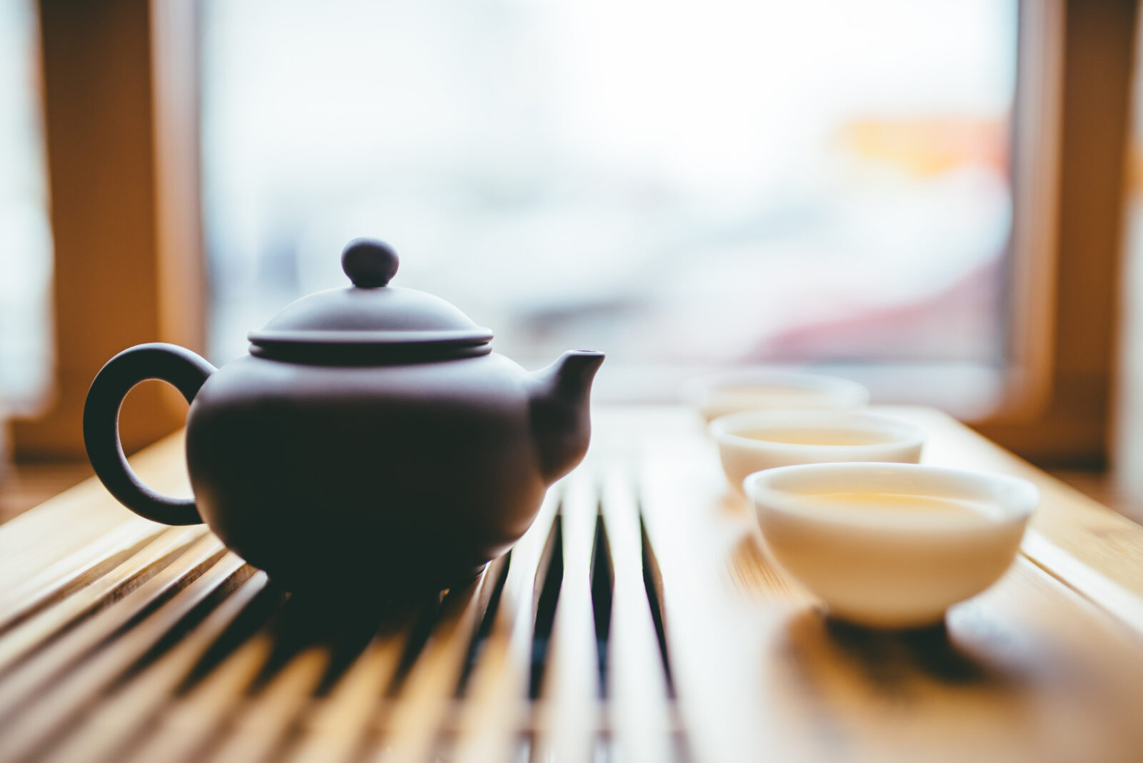 Tea gift ideas for connoisseurs, lovers of UK-style sipping and plant fans